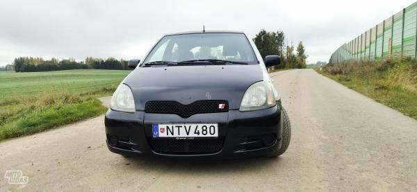 Melns Toyota Yaris 2001 Kauņa, ar dzinēja tilpumu 1.50 L un nobraukumu 322 tūkst. km par 1599 €, foto 4 vietnē AUTOMOTO.COM.LV