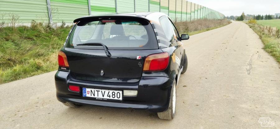 Melns Toyota Yaris 2001 Kauņa, ar dzinēja tilpumu 1.50 L un nobraukumu 322 tūkst. km par 1599 €, foto 11 vietnē AUTOMOTO.COM.LV