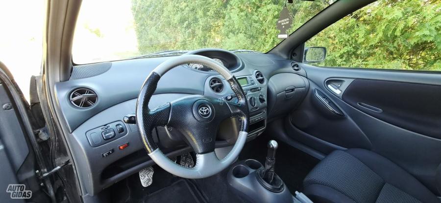 Melns Toyota Yaris 2001 Kauņa, ar dzinēja tilpumu 1.50 L un nobraukumu 322 tūkst. km par 1599 €, foto 13 vietnē AUTOMOTO.COM.LV