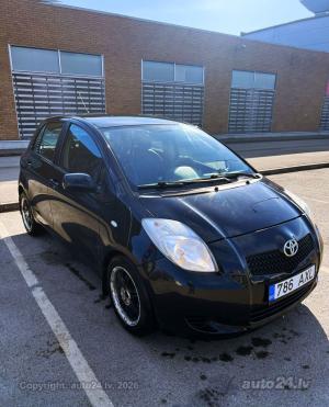 Melns Toyota Yaris 2006 Narva, ar dzinēja tilpumu 1.30 L un nobraukumu 283 tūkst. km par 2400 €, foto  vietnē AUTOMOTO.COM.LV