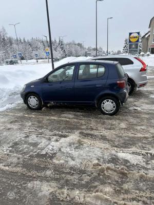 Blue Toyota Yaris 1999 in Plunge, with an engine capacity of 1.00 L and mileage of 209 thousand km for 1000 €, photo 3 on AUTOMOTO.COM.LV