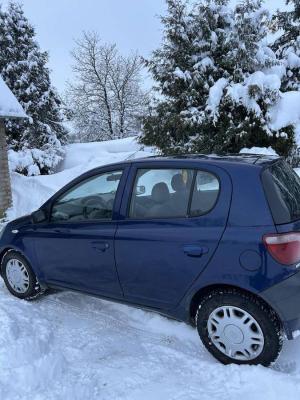Blue Toyota Yaris 1999 in Plunge, with an engine capacity of 1.00 L and mileage of 209 thousand km for 1000 €, photo 5 on AUTOMOTO.COM.LV