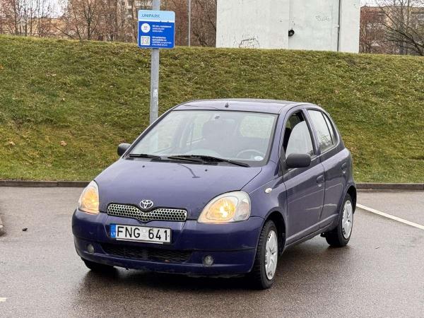 Zils Toyota Yaris 2000 Viļņa, ar dzinēja tilpumu 1.30 L un nobraukumu 300 tūkst. km par 550 €, foto 1 vietnē AUTOMOTO.COM.LV