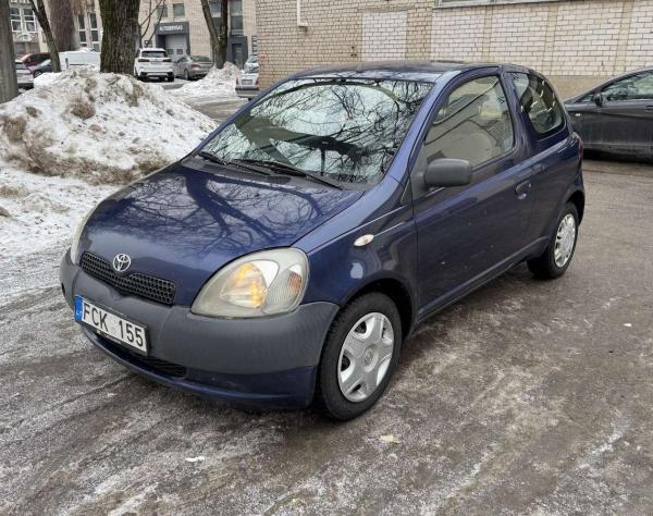 Zils Toyota Yaris 2000 Viļņa, ar dzinēja tilpumu 1.00 L un nobraukumu 340 tūkst. km par 800 €, foto 1 vietnē AUTOMOTO.COM.LV