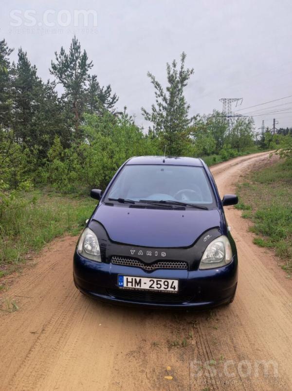 Zils Toyota Yaris 2001 Daugavpils, ar dzinēja tilpumu 1.00 L un nobraukumu 123 tūkst. km par 1150 €, foto 1 vietnē AUTOMOTO.COM.LV