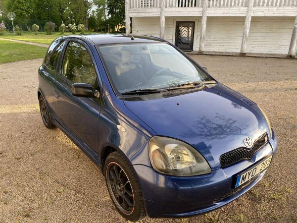 Zils Toyota Yaris 2001 Utena, ar dzinēja tilpumu 1.50 L un nobraukumu 402 tūkst. km par 1300 €, foto 2 vietnē AUTOMOTO.COM.LV