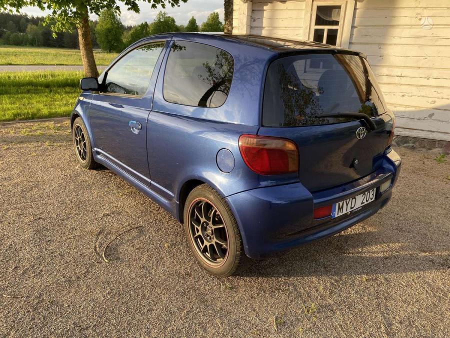 Zils Toyota Yaris 2001 Utena, ar dzinēja tilpumu 1.50 L un nobraukumu 402 tūkst. km par 1300 €, foto 5 vietnē AUTOMOTO.COM.LV