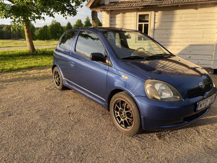Zils Toyota Yaris 2001 Utena, ar dzinēja tilpumu 1.50 L un nobraukumu 402 tūkst. km par 1300 €, foto 6 vietnē AUTOMOTO.COM.LV