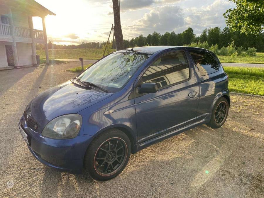 Zils Toyota Yaris 2001 Utena, ar dzinēja tilpumu 1.50 L un nobraukumu 402 tūkst. km par 1300 €, foto 8 vietnē AUTOMOTO.COM.LV