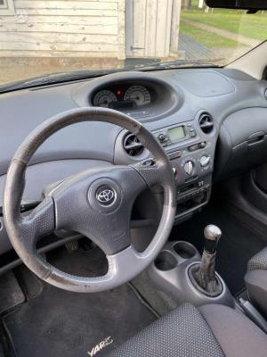 Zils Toyota Yaris 2001 Utena, ar dzinēja tilpumu 1.50 L un nobraukumu 402 tūkst. km par 1300 €, foto 12 vietnē AUTOMOTO.COM.LV