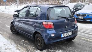 Blue Toyota Yaris 2002 in Vilnius, with an engine capacity of 1.30 L and mileage of 200 thousand km for 580 €, photo 4 on AUTOMOTO.COM.LV