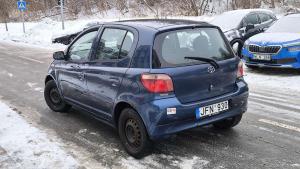 Blue Toyota Yaris 2002 in Vilnius, with an engine capacity of 1.30 L and mileage of 200 thousand km for 580 €, photo 5 on AUTOMOTO.COM.LV