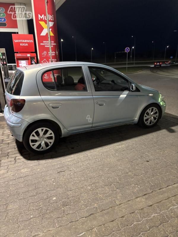 Zils Toyota Yaris 2002 Viļņa, ar dzinēja tilpumu 1.40 L un nobraukumu 339 tūkst. km par 600 €, foto 2 vietnē AUTOMOTO.COM.LV