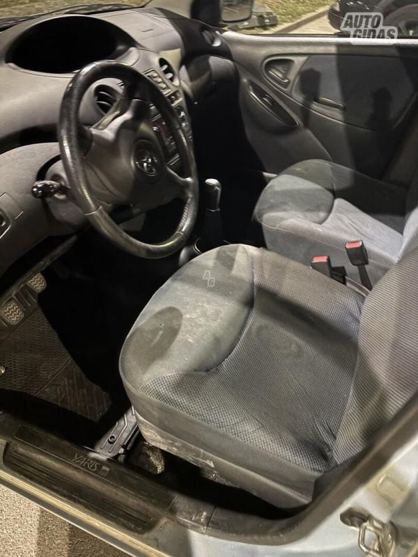 Zils Toyota Yaris 2002 Viļņa, ar dzinēja tilpumu 1.40 L un nobraukumu 339 tūkst. km par 600 €, foto 6 vietnē AUTOMOTO.COM.LV