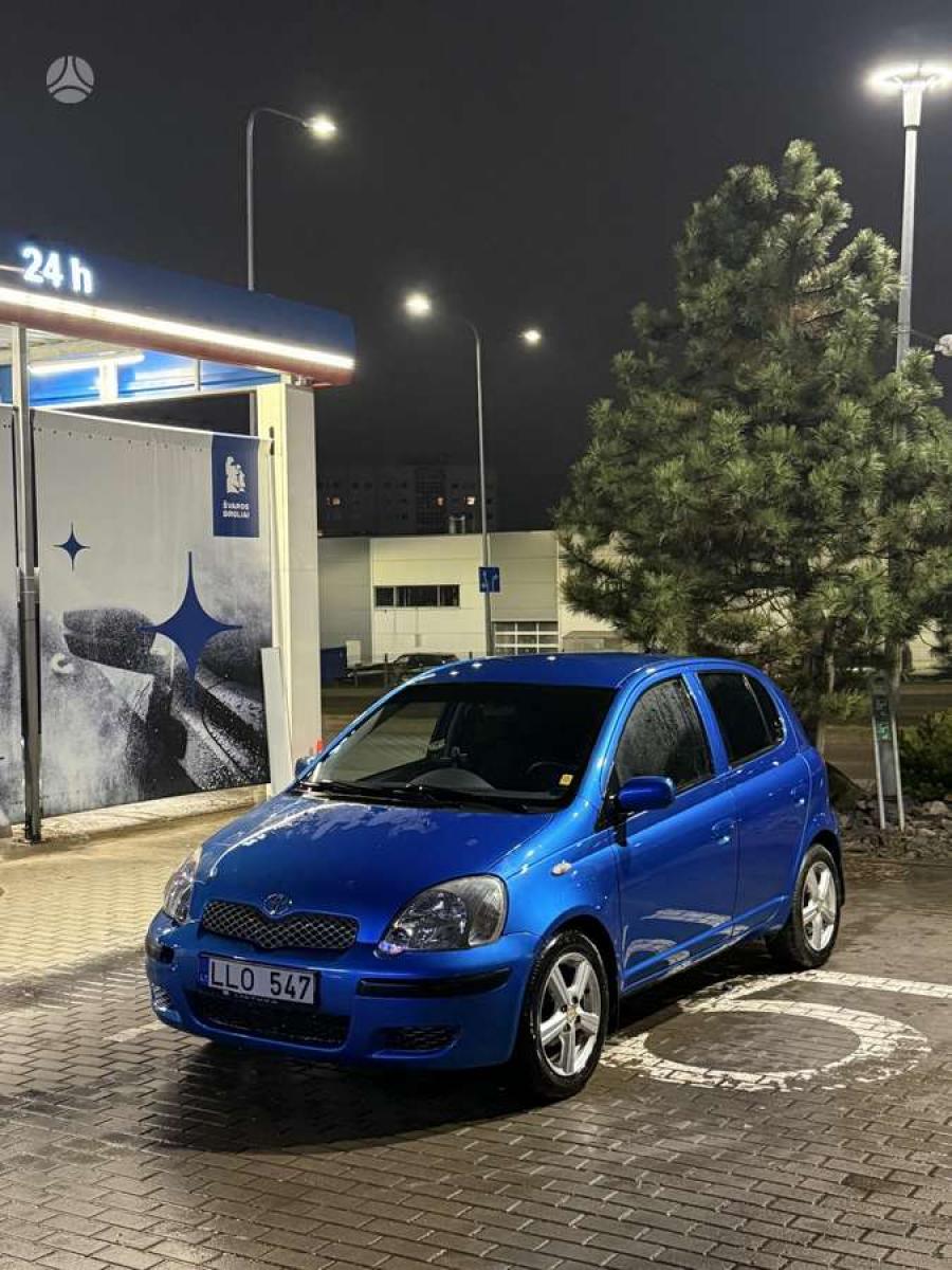 Blue Toyota Yaris 2003 in Vilnius, with an engine capacity of 1.30 L and mileage of 220 thousand km for 1559 €, photo 1 on AUTOMOTO.COM.LV