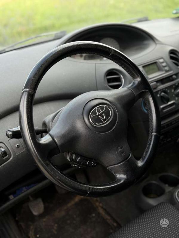 Toyota Yaris 2003 Viļņa vietnē Zils Toyota Yaris 2003 Viļņa, ar dzinēja tilpumu 1.50 L un nobraukumu 264 tūkst. km par 999 €, foto 10 vietnē AUTOMOTO.COM.LV