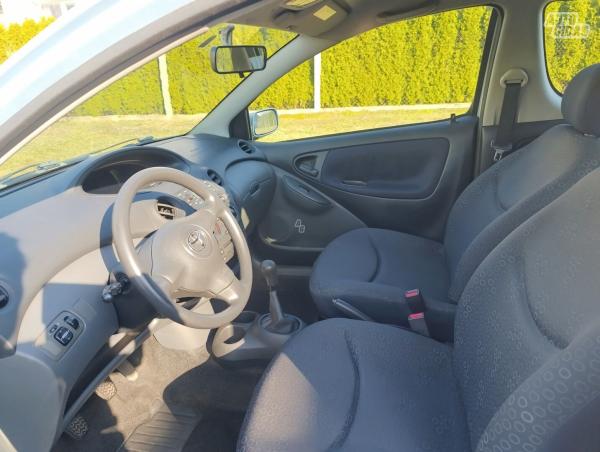 Blue Toyota Yaris 2004 in Vilnius, with an engine capacity of 1.30 L and mileage of 136 thousand km for 2050 €, photo 7 on AUTOMOTO.COM.LV