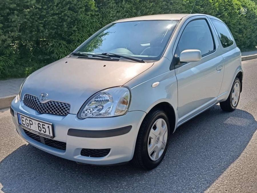 Blue Toyota Yaris 2004 in Vilnius, with an engine capacity of 1.30 L and mileage of 136 thousand km for 1290 €, photo 1 on AUTOMOTO.COM.LV