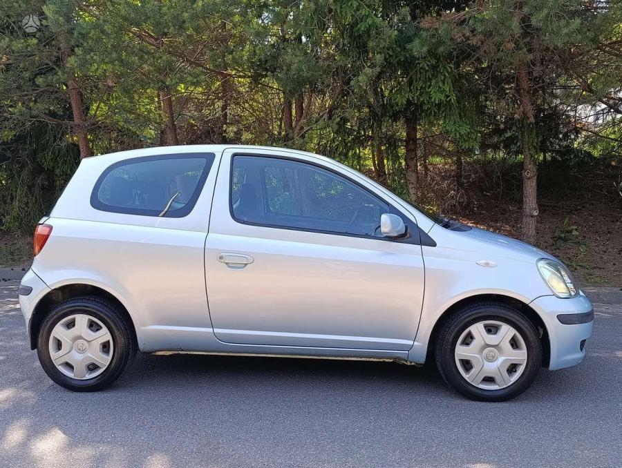 Blue Toyota Yaris 2004 in Vilnius, with an engine capacity of 1.30 L and mileage of 136 thousand km for 1290 €, photo 5 on AUTOMOTO.COM.LV