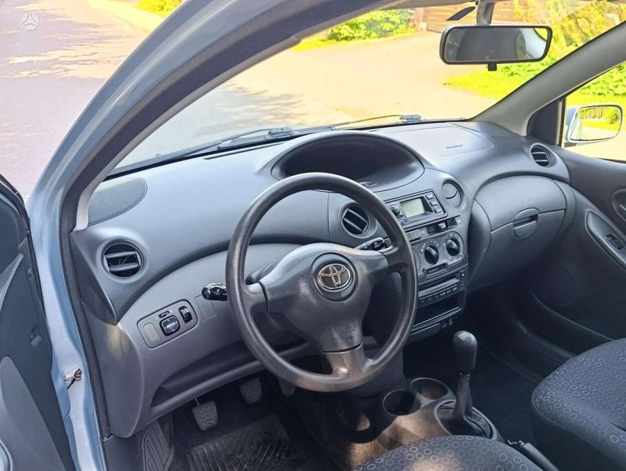 Blue Toyota Yaris 2004 in Vilnius, with an engine capacity of 1.30 L and mileage of 136 thousand km for 1290 €, photo 8 on AUTOMOTO.COM.LV