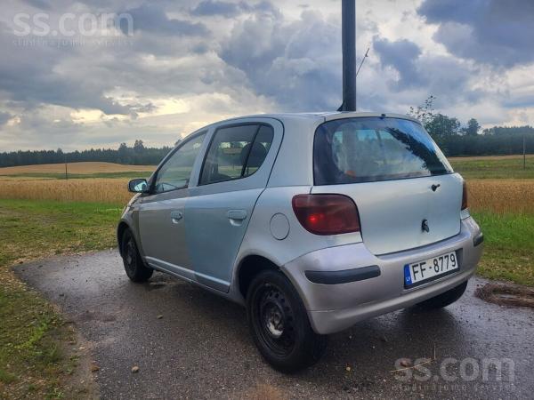 Zils Toyota Yaris 2004 Rīga, ar dzinēja tilpumu 1.30 L un nobraukumu 245 tūkst. km par 870 €, foto 4 vietnē AUTOMOTO.COM.LV