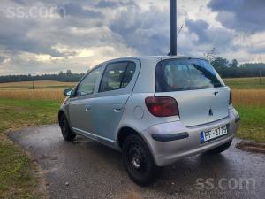 Blue Toyota Yaris 2004 in Riga, with an engine capacity of 1.30 L and mileage of 245 thousand km for 870 €, photo 5 on AUTOMOTO.COM.LV
