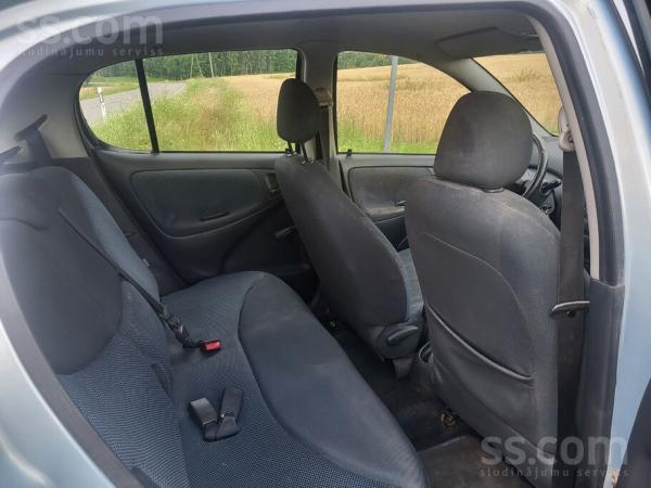 Zils Toyota Yaris 2004 Rīga, ar dzinēja tilpumu 1.30 L un nobraukumu 245 tūkst. km par 870 €, foto 7 vietnē AUTOMOTO.COM.LV