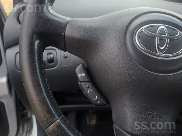 Zils Toyota Yaris 2004 Rīga, ar dzinēja tilpumu 1.30 L un nobraukumu 245 tūkst. km par 870 €, foto 8 vietnē AUTOMOTO.COM.LV