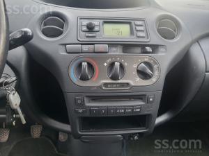 Blue Toyota Yaris 2004 in Riga, with an engine capacity of 1.30 L and mileage of 245 thousand km for 870 €, photo 10 on AUTOMOTO.COM.LV