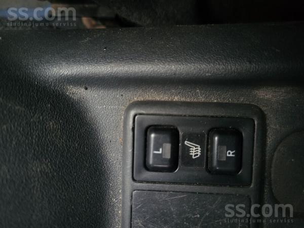 Zils Toyota Yaris 2004 Rīga, ar dzinēja tilpumu 1.30 L un nobraukumu 245 tūkst. km par 870 €, foto 10 vietnē AUTOMOTO.COM.LV