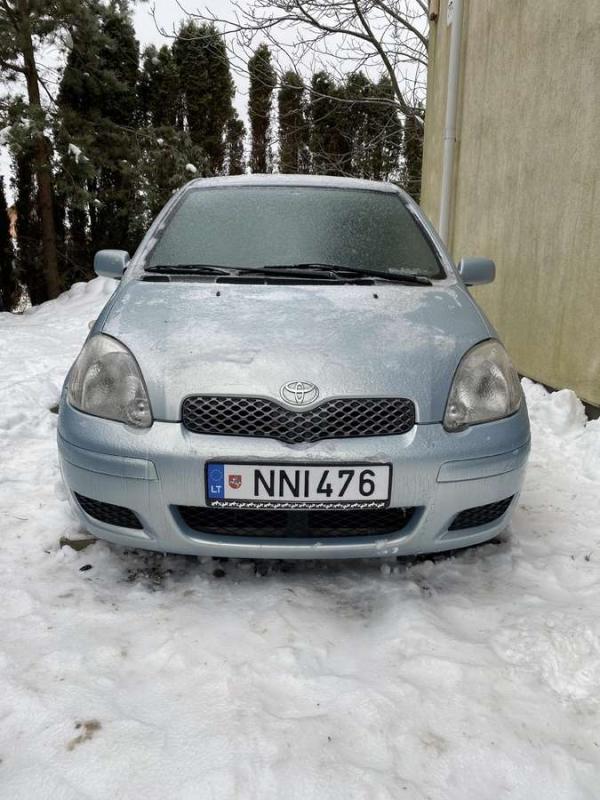 Zils Toyota Yaris 2005 Viļņa, ar dzinēja tilpumu 1.00 L un nobraukumu 212 tūkst. km par 1500 €, foto 1 vietnē AUTOMOTO.COM.LV