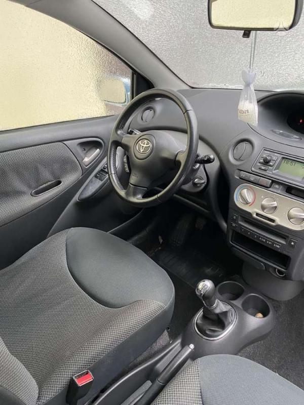 Zils Toyota Yaris 2005 Viļņa, ar dzinēja tilpumu 1.00 L un nobraukumu 212 tūkst. km par 1500 €, foto 4 vietnē AUTOMOTO.COM.LV