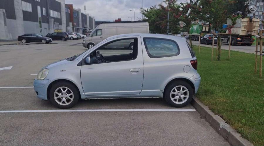Blue Toyota Yaris 2005 in Klaipeda, with an engine capacity of 1.36 L and mileage of 245 thousand km for 1100 €, photo 4 on AUTOMOTO.COM.LV
