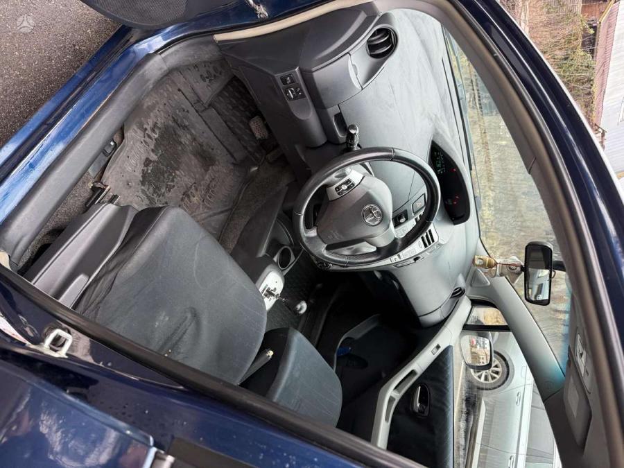 Синий Тойота Ярис 2006 в Каунас, объемом двигателя 1.40 л и пробегом 397 тыс. км за 1500 €, фото 12 на AUTOMOTO.COM.LV