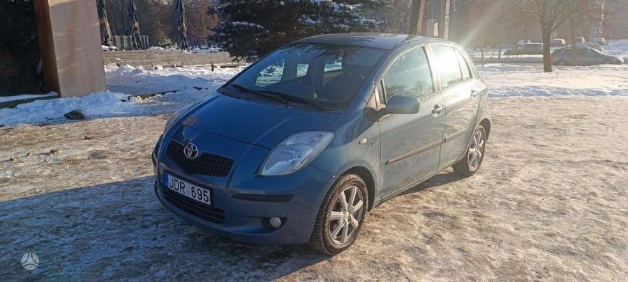 Zils Toyota Yaris 2006 Kauņa, ar dzinēja tilpumu 1.40 L un nobraukumu 142 tūkst. km par 2900 €, foto 1 vietnē AUTOMOTO.COM.LV