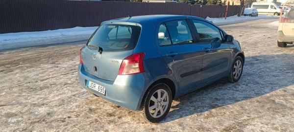 Zils Toyota Yaris 2006 Kauņa, ar dzinēja tilpumu 1.40 L un nobraukumu 142 tūkst. km par 2900 €, foto 3 vietnē AUTOMOTO.COM.LV