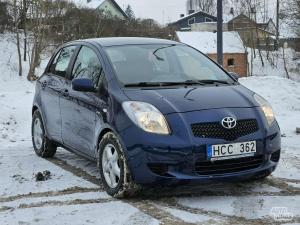 Zils Toyota Yaris 2006 Kauņa, ar dzinēja tilpumu 1.40 L un nobraukumu 247 tūkst. km par 2500 €, foto 2 vietnē AUTOMOTO.COM.LV