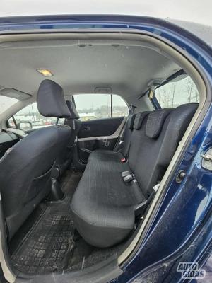 Zils Toyota Yaris 2006 Kauņa, ar dzinēja tilpumu 1.40 L un nobraukumu 247 tūkst. km par 2500 €, foto 11 vietnē AUTOMOTO.COM.LV