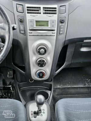 Zils Toyota Yaris 2006 Kauņa, ar dzinēja tilpumu 1.40 L un nobraukumu 247 tūkst. km par 2500 €, foto 12 vietnē AUTOMOTO.COM.LV