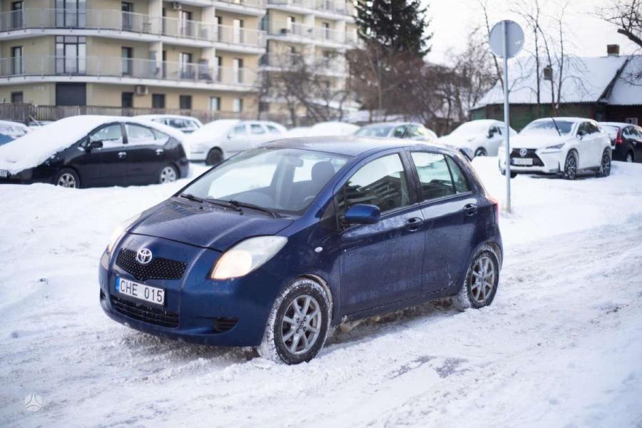 Blue Toyota Yaris 2006 in Vilnius, with an engine capacity of 1.00 L and mileage of 225 thousand km for 1850 €, photo 1 on AUTOMOTO.COM.LV