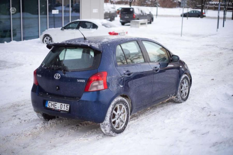 Blue Toyota Yaris 2006 in Vilnius, with an engine capacity of 1.00 L and mileage of 225 thousand km for 1850 €, photo 2 on AUTOMOTO.COM.LV