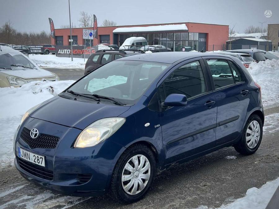 Blue Toyota Yaris 2006 in Panevezys, with an engine capacity of 1.40 L and mileage of 337 thousand km for 1800 €, photo 2 on AUTOMOTO.COM.LV