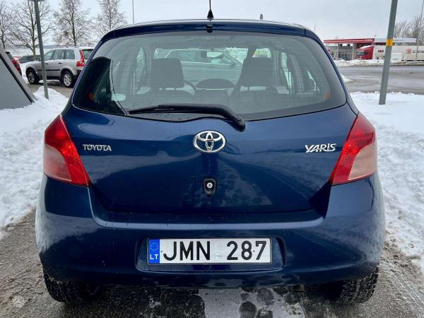Zils Toyota Yaris 2006 Panevēža, ar dzinēja tilpumu 1.40 L un nobraukumu 337 tūkst. km par 1800 €, foto 6 vietnē AUTOMOTO.COM.LV