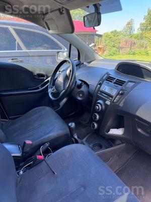 Zils Toyota Yaris 2006 Ventspils, ar dzinēja tilpumu 1.30 L un nobraukumu 238 tūkst. km par 1800 €, foto 6 vietnē AUTOMOTO.COM.LV