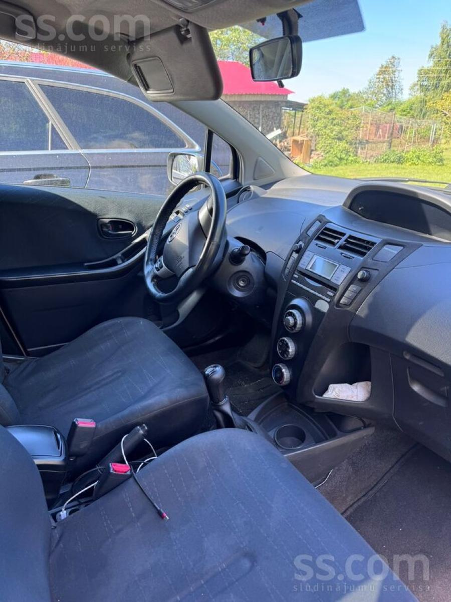 Zils Toyota Yaris 2006 Ventspils, ar dzinēja tilpumu 1.30 L un nobraukumu 238 tūkst. km par 1800 €, foto 6 vietnē AUTOMOTO.COM.LV