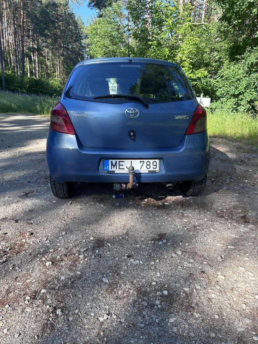 Zils Toyota Yaris 2006 Druskininkai, ar dzinēja tilpumu 1.30 L un nobraukumu 170 tūkst. km par 3000 €, foto 4 vietnē AUTOMOTO.COM.LV