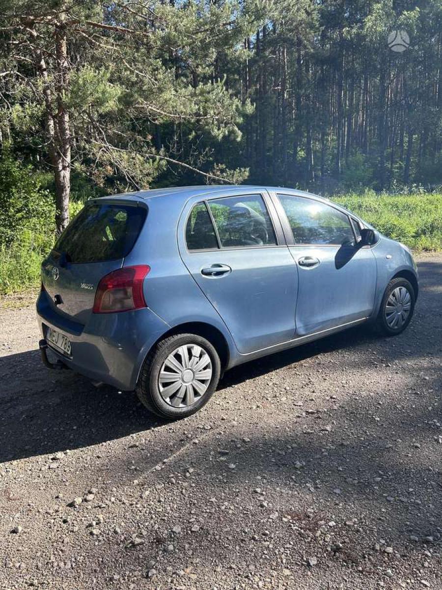 Zils Toyota Yaris 2006 Druskininkai, ar dzinēja tilpumu 1.30 L un nobraukumu 170 tūkst. km par 3000 €, foto 6 vietnē AUTOMOTO.COM.LV