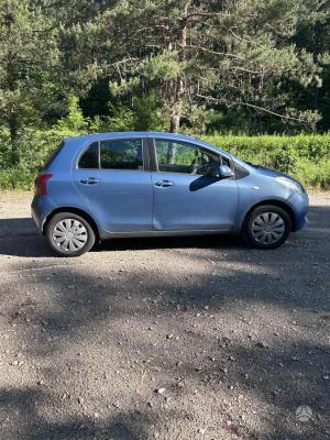Zils Toyota Yaris 2006 Druskininkai, ar dzinēja tilpumu 1.30 L un nobraukumu 170 tūkst. km par 3000 €, foto 7 vietnē AUTOMOTO.COM.LV