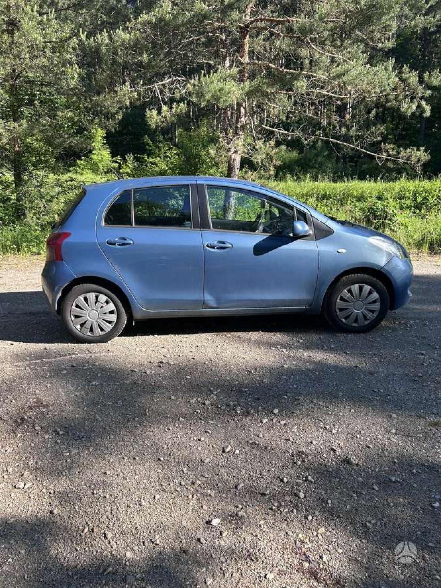 Zils Toyota Yaris 2006 Druskininkai, ar dzinēja tilpumu 1.30 L un nobraukumu 170 tūkst. km par 3000 €, foto 7 vietnē AUTOMOTO.COM.LV