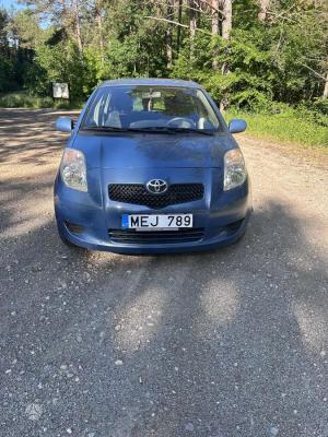 Zils Toyota Yaris 2006 Druskininkai, ar dzinēja tilpumu 1.30 L un nobraukumu 170 tūkst. km par 3000 €, foto 8 vietnē AUTOMOTO.COM.LV